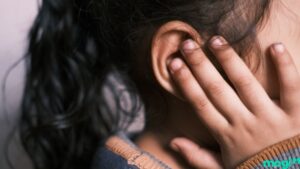 Điềm báo nóng tai phải: Giải mã nguyên nhân và cách xử lý
